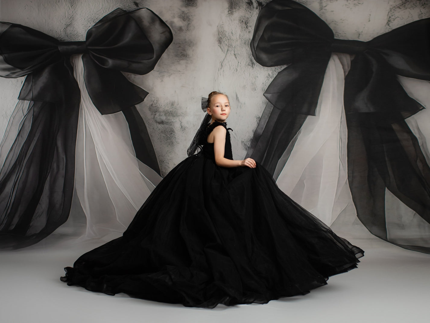 Onyx Bow Cascade - With Sweep Option – Fancy Fabric & Props