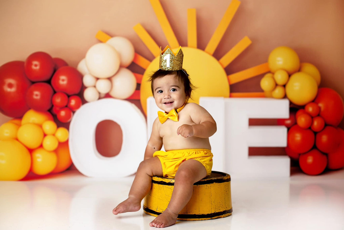 Sunny One – Fancy Fabric & Props