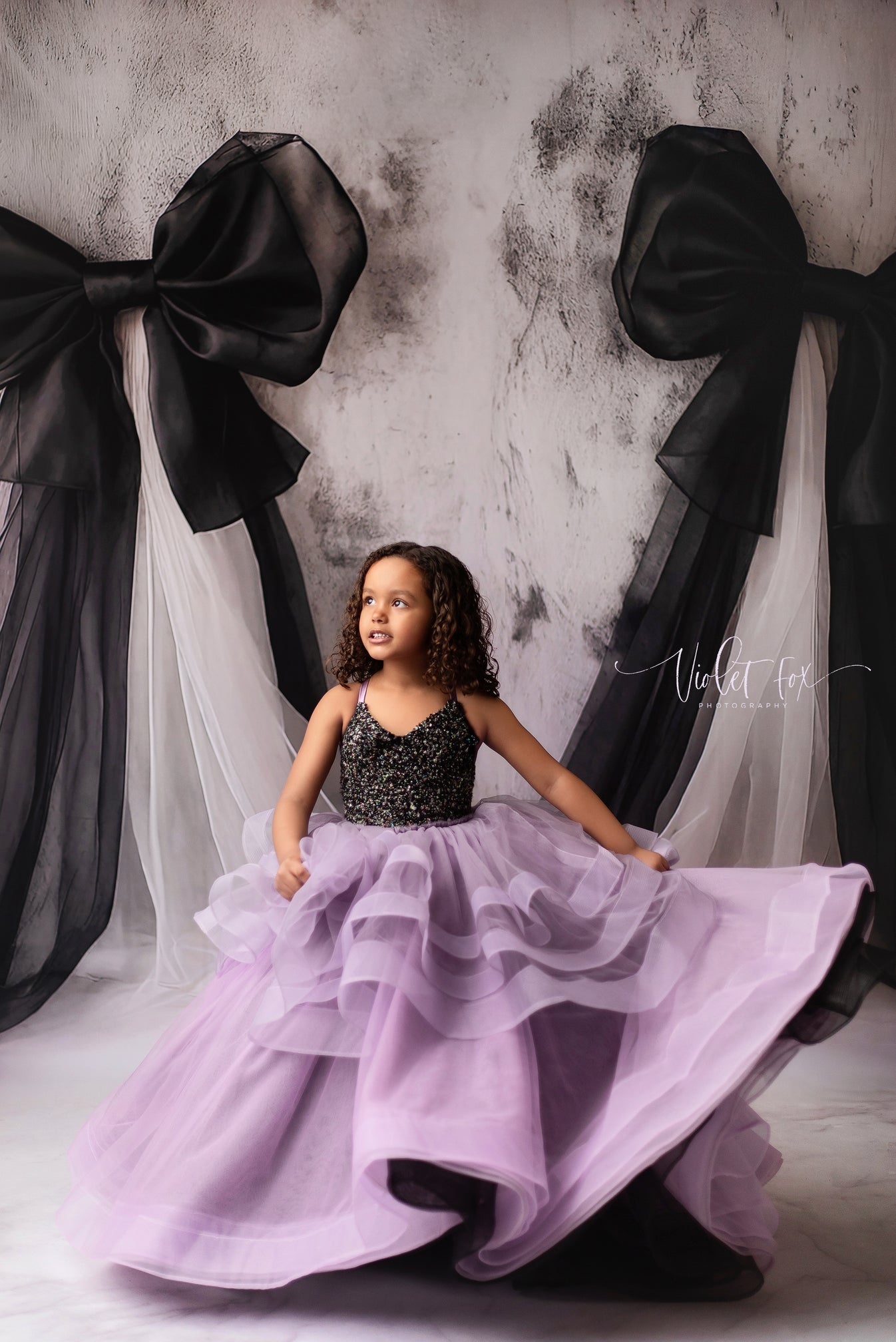 Onyx Bow Cascade - With Sweep Option – Fancy Fabric & Props