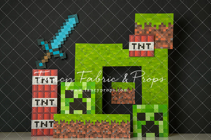 Creeper Craft – Fancy Fabric & Props