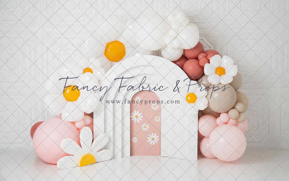 Daisy Blooms Arch – Fancy Fabric & Props