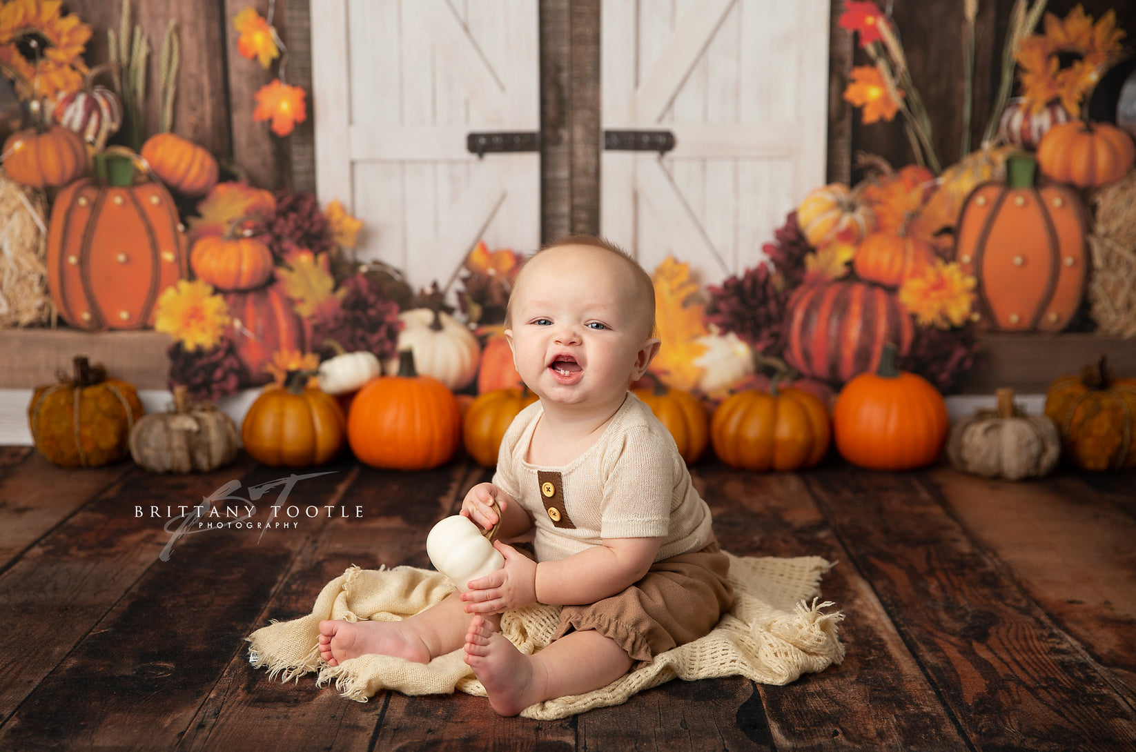Bountiful Autumn Harvest – Fancy Fabric & Props