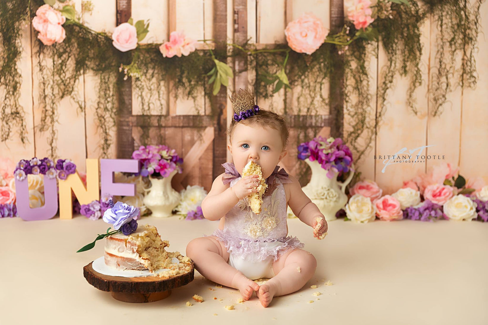 Hailey – Fancy Fabric & Props