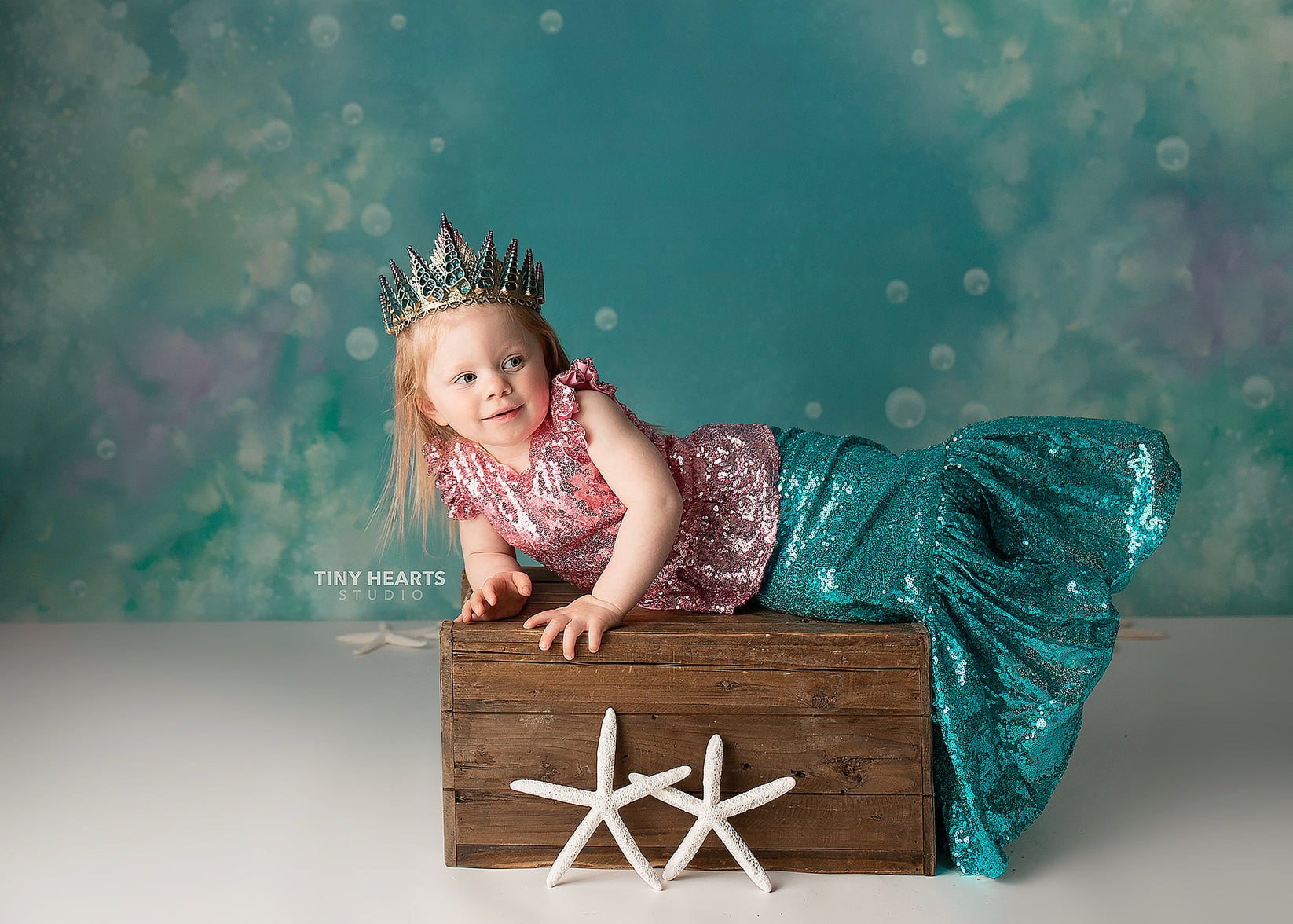 Ariel – Fancy Fabric & Props
