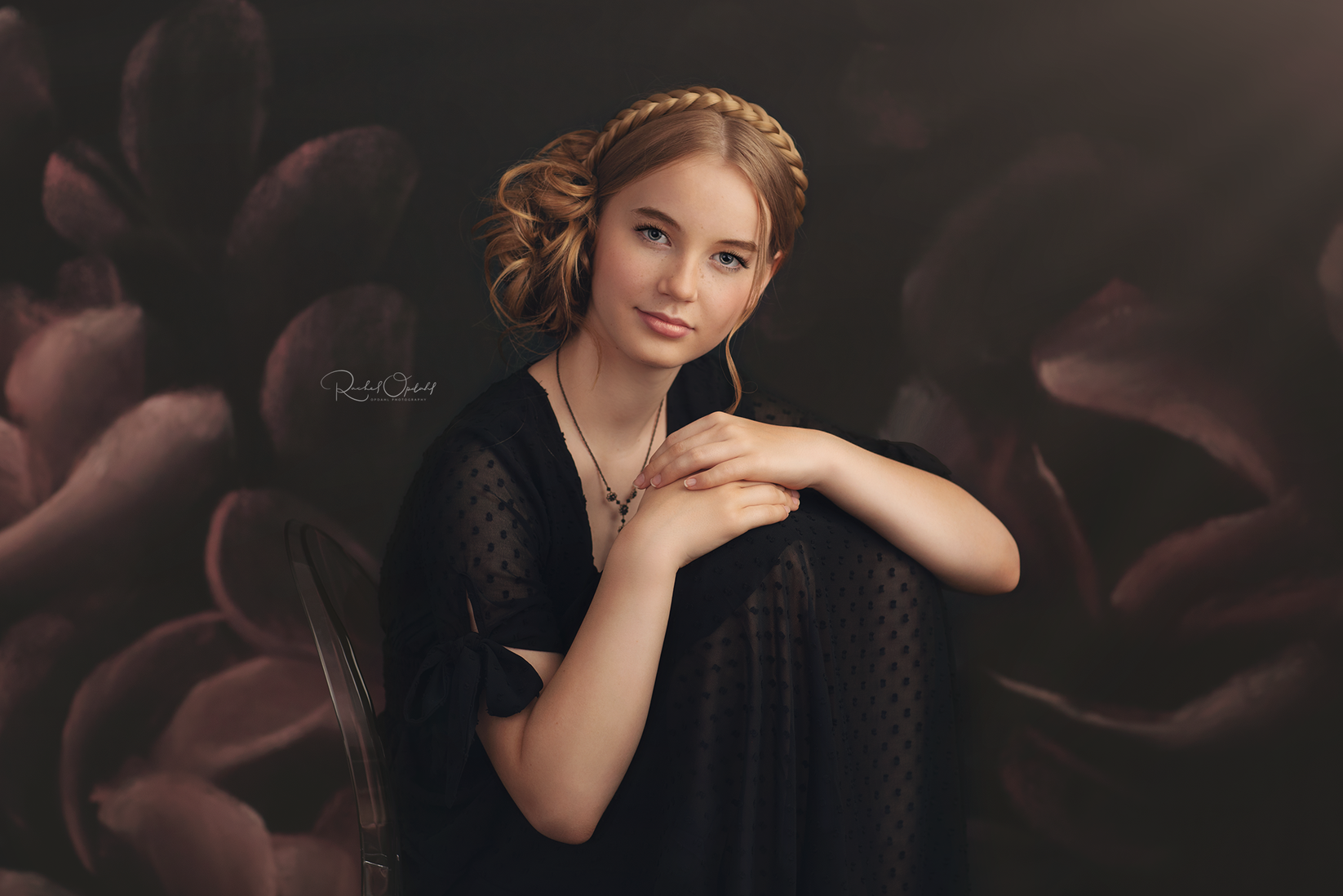 Arabella – Fancy Fabric & Props