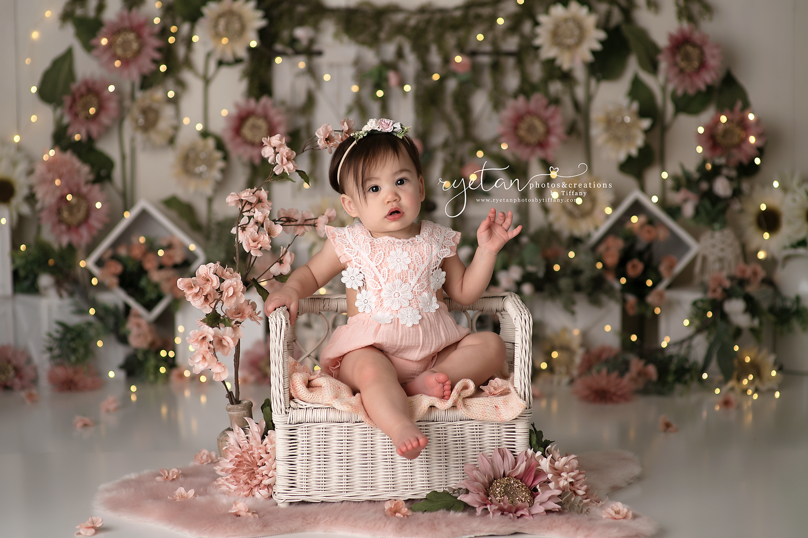 Daisy Chain – Fancy Fabric & Props