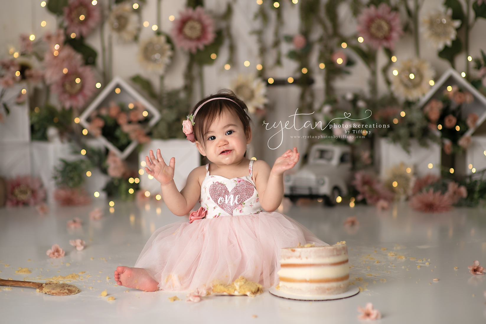 Daisy Chain – Fancy Fabric & Props