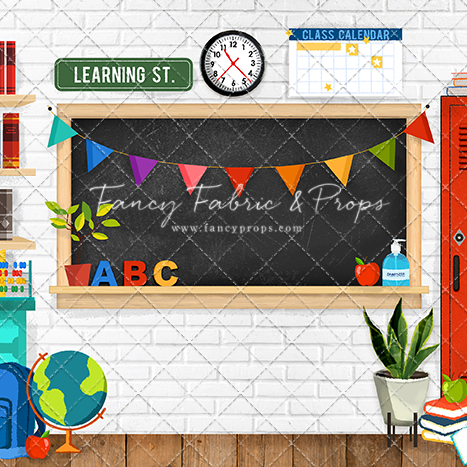 Welcome Back – Fancy Fabric & Props